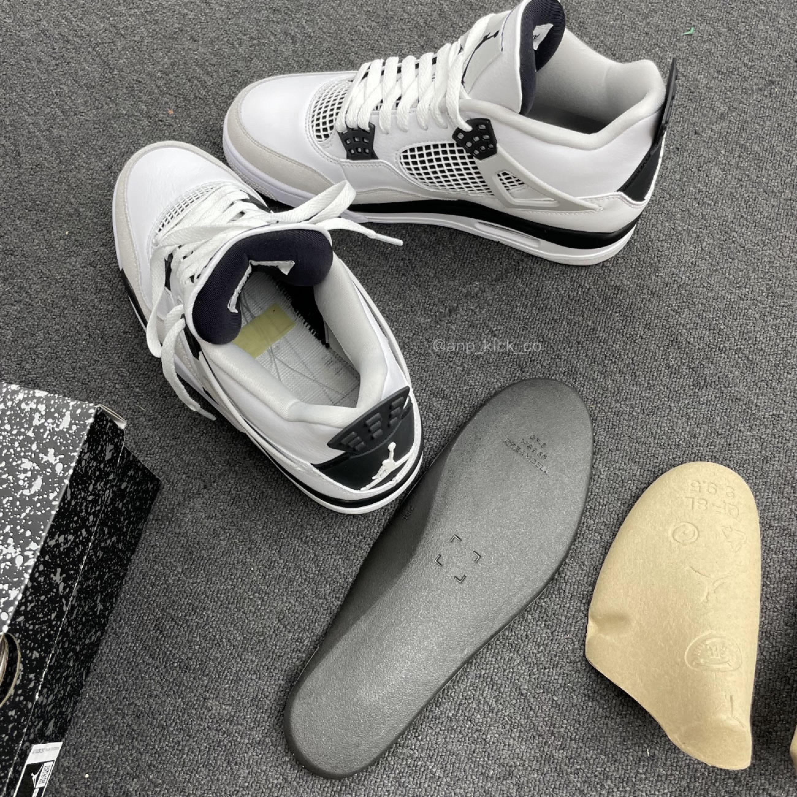 Air Jordan 4 RETRO "MILITARY" BLACK DH6927-111